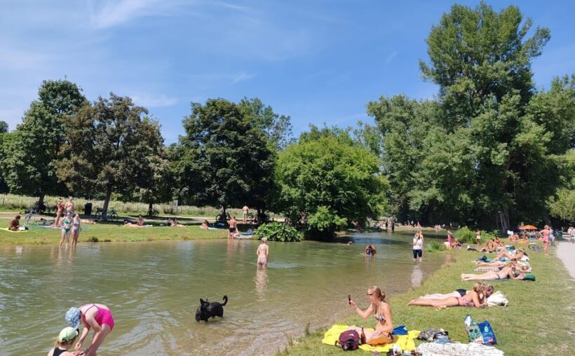 Munich: Mini Classic Bike Tour with Beer Garden Stop at 4 PM - Key Points