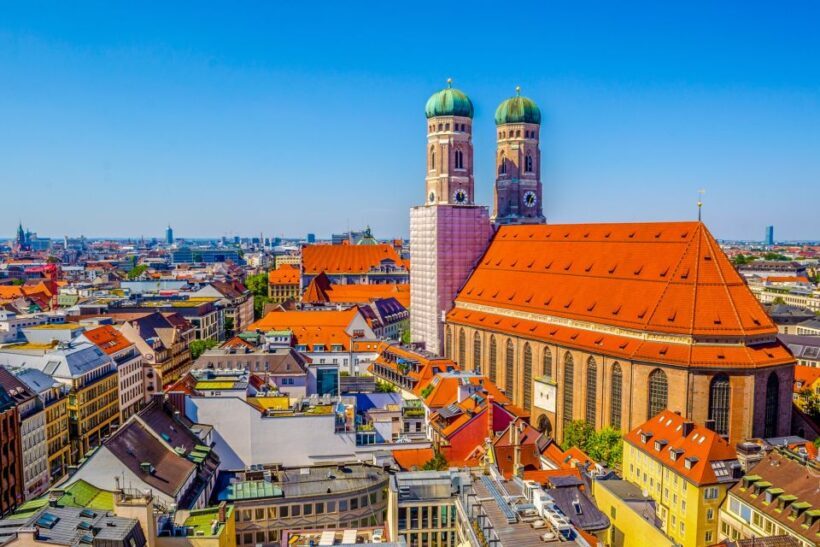 Munich: Old Town & Viktualienmarkt City Walk in German - FAQs
