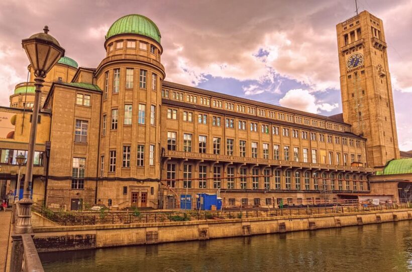Munich Private Guided Walking Tour with Deutsche Museum - Key Points