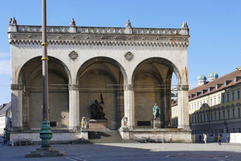 Munich: Walking Tour Old Town and Viktualienmarkt - Start at Marienplatz — The Heartbeat of Munich