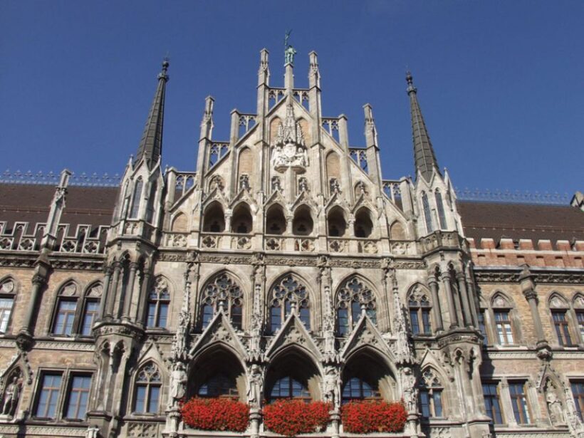 Munich: Walking Tour Old Town and Viktualienmarkt - Historic Landmarks and Medieval Streets