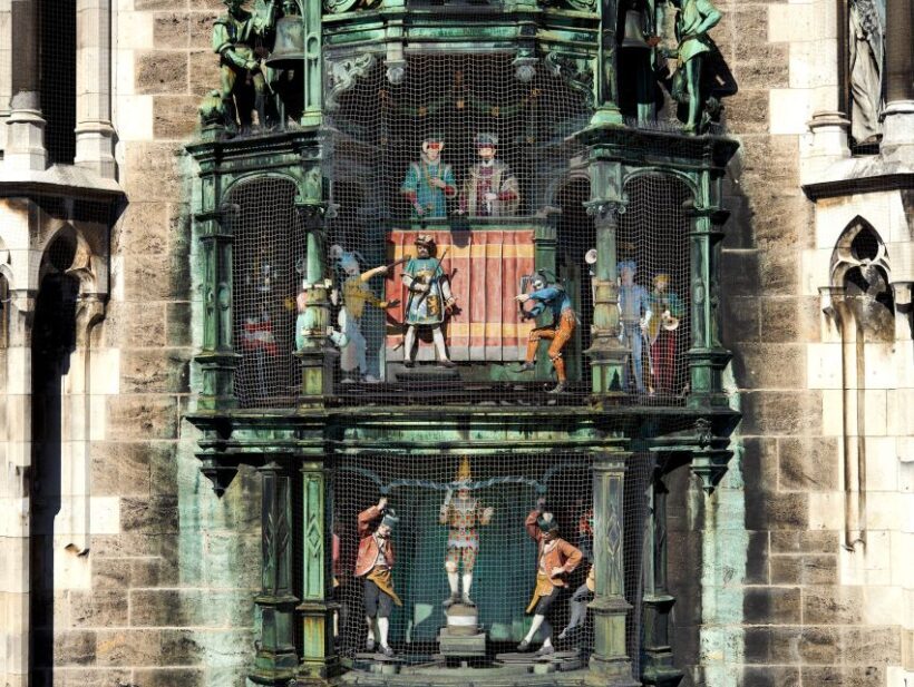 Munich: Walking Tour Old Town and Viktualienmarkt - The Opulent Style of Maximilianstraße