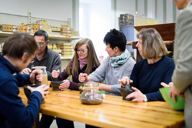 Mustard-Guided Manufaktur Sightseeing, Tasting and Factory Sales - Tasting the Mustard Varieties