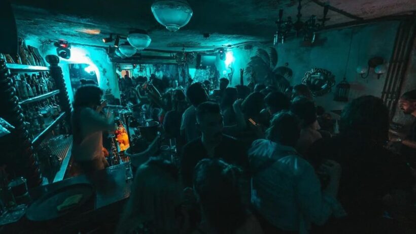 Mykonos Bar Crawl with a Local - Key Points