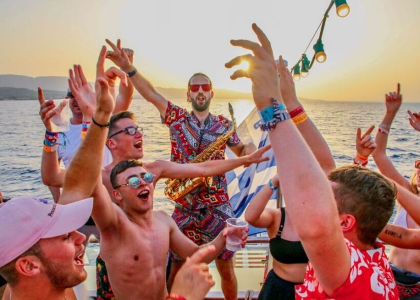 Mykonos: Rhenia & Little Venice Cruise with Snacks & Drinks - The Sum Up