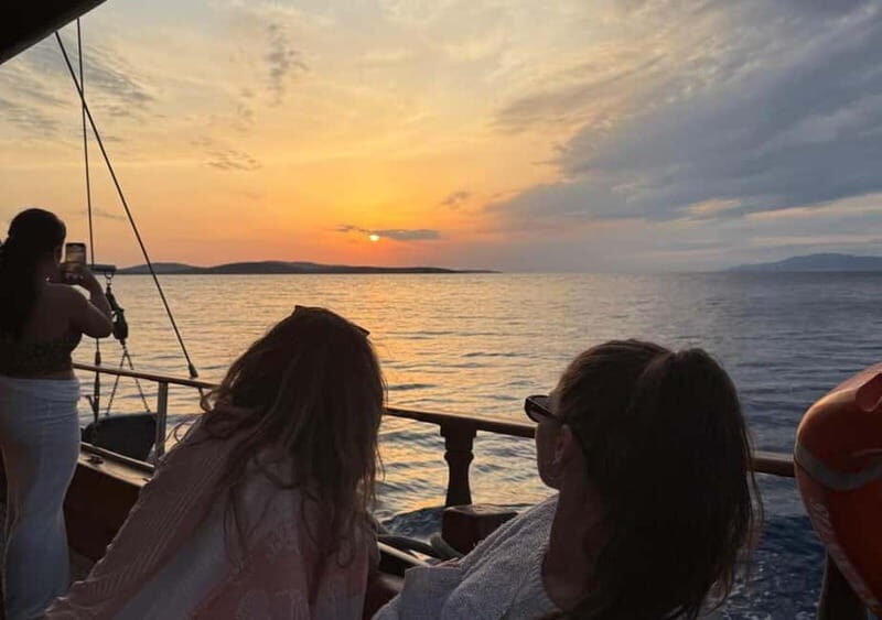 Mykonos: Sunset Boat Cruise with Light Dinner & Drinks - Key Points