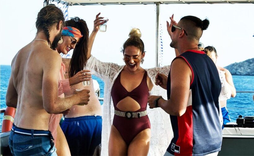 Mykonos: Sunset Boat Party with Open Bar & Live DJ - Why You’ll Love the Mykonos Sunset Boat Party