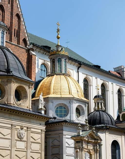 Mysterious Wawel Cathedral and Wawel Courtyard Guided Tour - The Itinerary in Detail