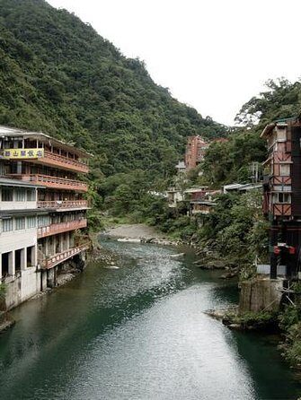 N109 Wulai Old Street Wulai Hot Spring Wulai Waterfall Bitan Scenic Area Day Tour (10h) - Starting with Wulai Old Street: A Taste of Aboriginal Flavor
