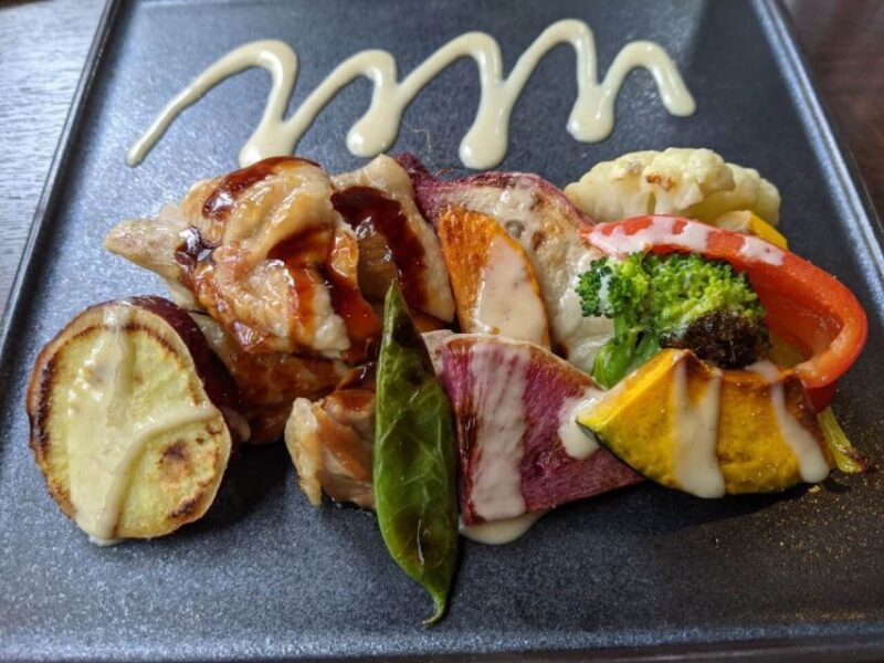 Nagano: Snow Monkeys, Zenkoji Temple & Sake Day Trip - Lunch at a Local Restaurant