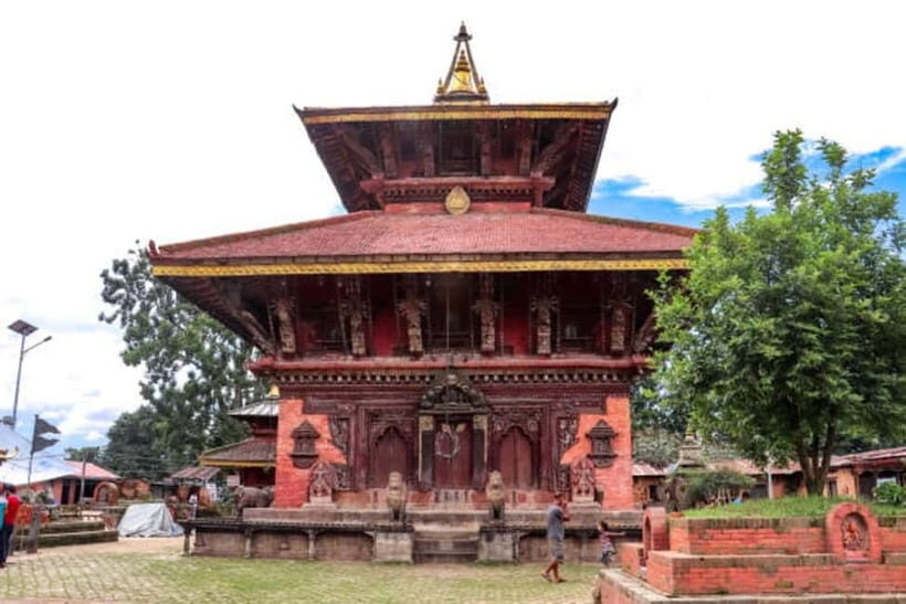 Nagarkot: Sunrise Tour with Changu Narayan & Bhaktapur - Discovering Bhaktapur: A Living Museum