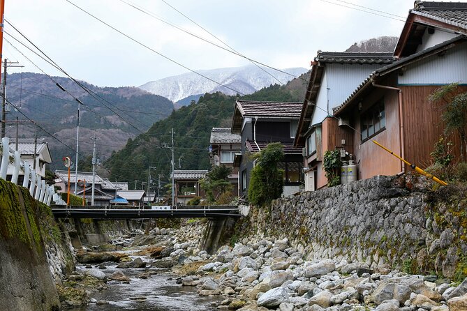 Nakasendo Historical Town and Hidden Craft Village Walking Tour - Discovering the Hidden Craft Village