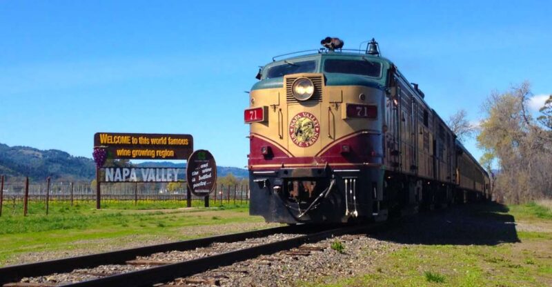 Napa Valley Wine Train: Gourmet Express Lunch or Dinner - The Food and Beverage Experience