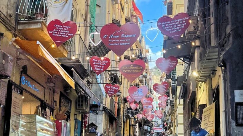 Naples: discover Via Toledo amid history and tradition - Key Points