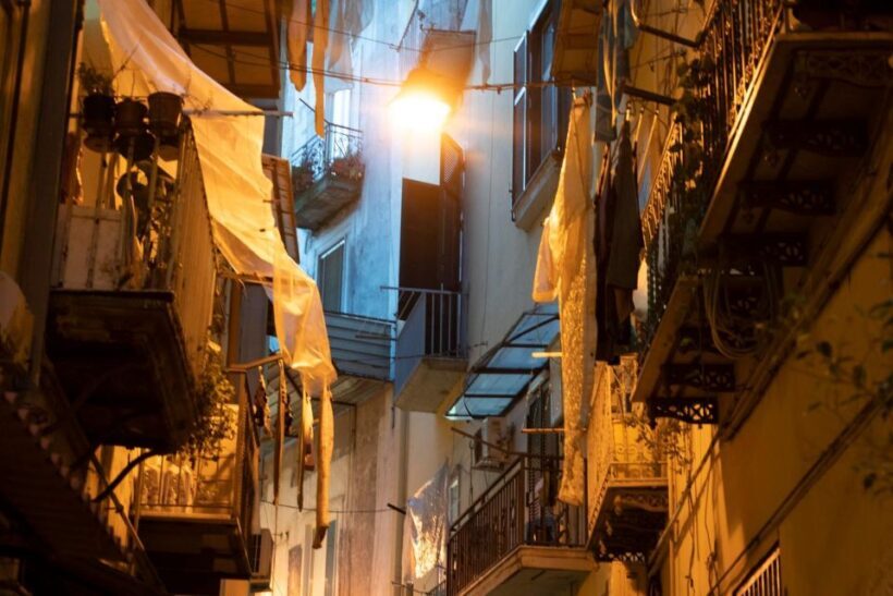 Naples: Express Walk with a Local in 60 minutes - Key Points