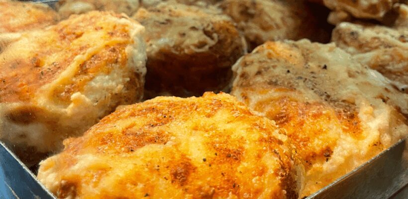 Naples: guided tour of Spaccanapoli and street-food tasting - Exploring the Heart of Naples: Spaccanapoli and Street Food