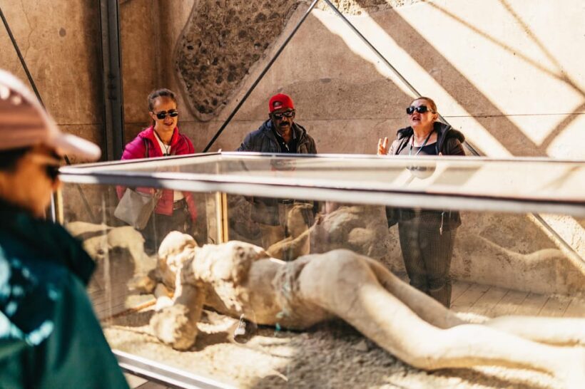 Naples: Pompeii and Mt. Vesuvius with Lunch and Wine Tasting - Overview and What to Expect