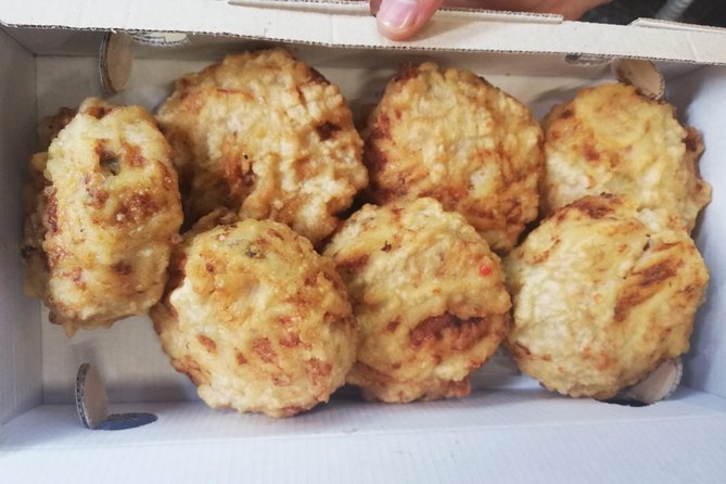 Naples: Street Food and Sightseeing Tour With Local Expert - Sampling Authentic Neapolitan Dishes