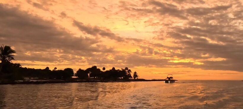Naples: Sunset Boat Tour with Snacks and Drinks - Who Should Consider This Tour?