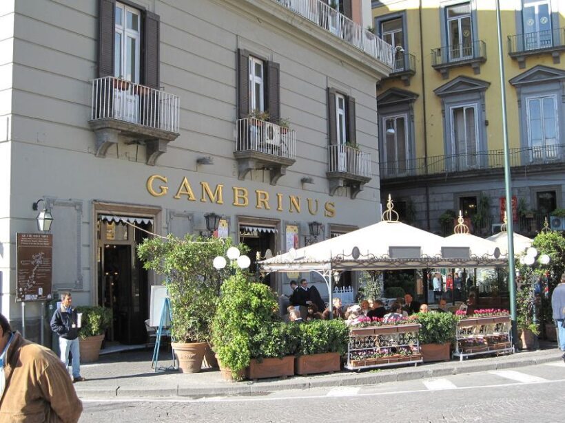 Naples: walk to Naples with local guide - A Deep Dive into the Naples Walking Tour