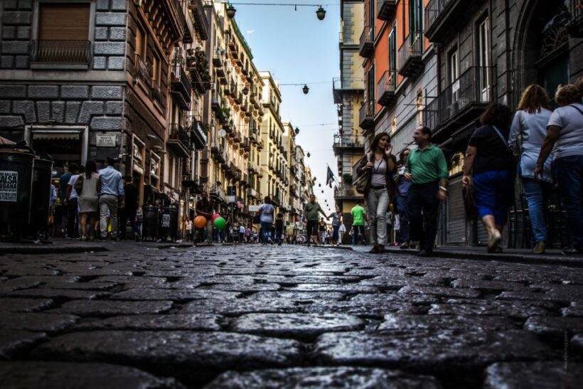 Naples: walk to Naples with local guide - Food and Drink: Street Snacks and Local Tips