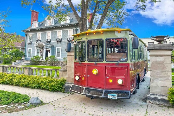 Narrated Scenic Trolley Tour in Minneapolis, Minnesota - Scenic Views and Unique Sites