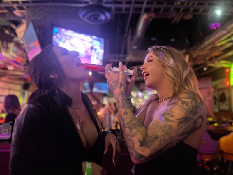 Nashville Bar Crawl: Guided Pub Crawl with Drinks Discounts - The Experience on the Ground