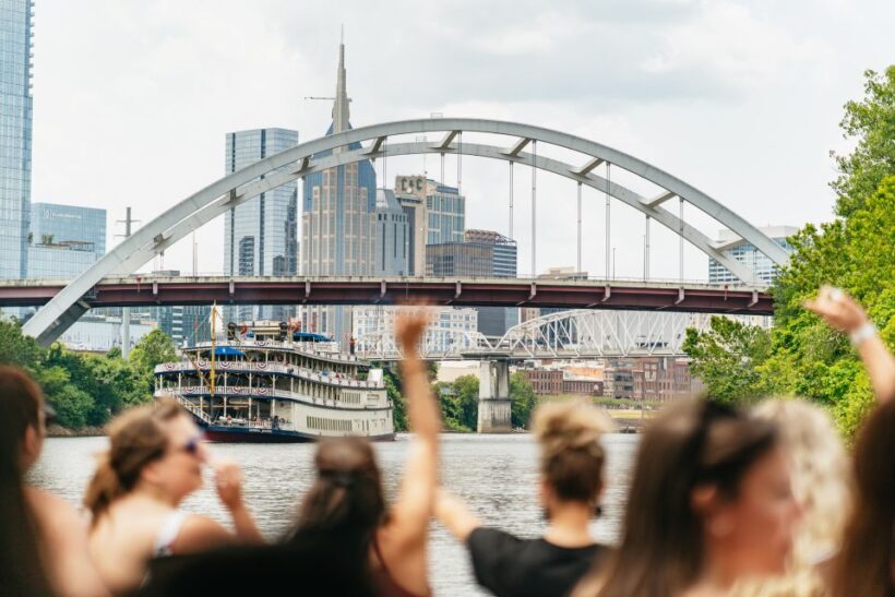 Nashville: Pontoon Party Cruise with a Captain - An Authentic Nashville Experience on the Water