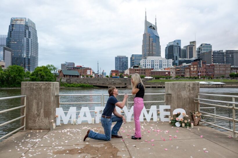 Nashville: Romantic Couples Photoshoot with Champagne - Why It’s a Good Deal