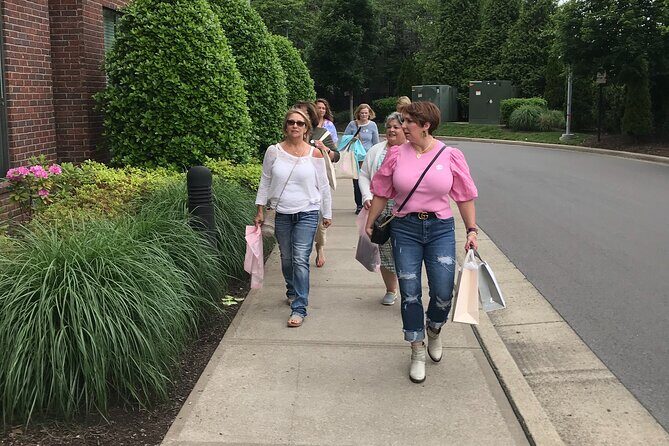 Nashville Sip n Shop: Discounts, Wine, Cocktails, Bites, Pics - The Sum Up