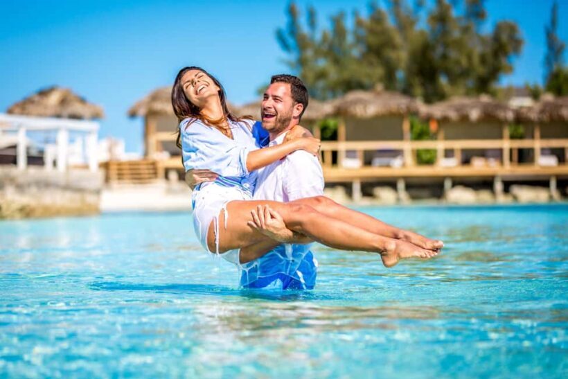 Nassau: Pearl Island Beach Day Trip and Cruise with Lunch - The Bahamian Lunch Experience