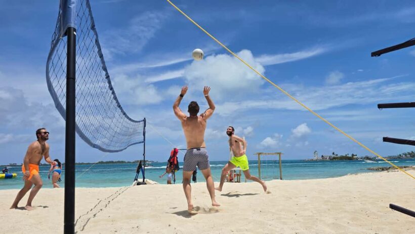 Nassau: Swimming Pigs, Snorkeling, Lunch, & Beach Boat Tour - In The Sum Up