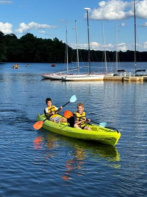 Natick: Lake Cochituate Single or Tandem Kayak Rental - The Experience in Detail