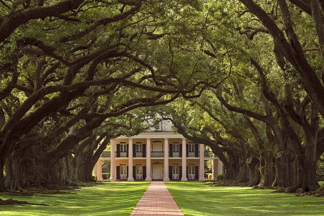 N’awlins Luxury: Laura, Oak Alley or Whitney Plantation Tour w/Transportation - The Sum Up