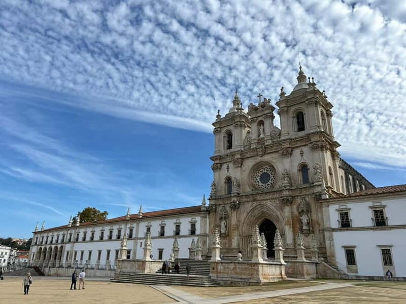Nazaré, Alcobaça and Óbidos on a Luxury Mercedes - Key Points