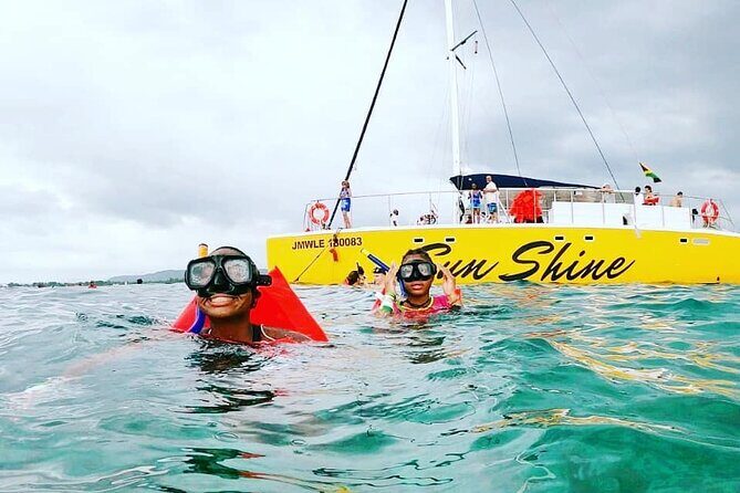 Negril: MORNING FAMILY Cruise Caves Swimming Snorkeling - Group Size and Atmosphere