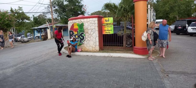 Negril Seven Miles Beaches| Lighthouse & Rik's Cafe Sun Set - Key Points