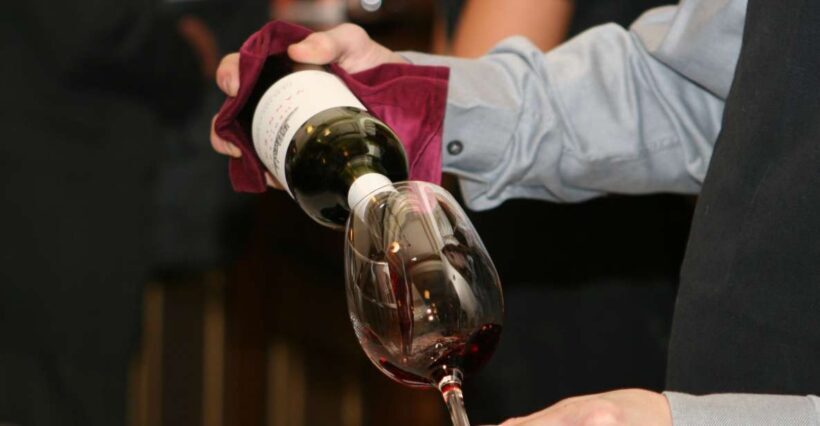 Neive: Reds of Piedmont Wine Tasting Tour with 5 Glasses - Key Points