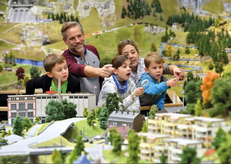 Neuhausen Am Rheinfall: Smilestones Miniature World Entry - Key Points