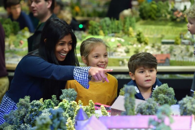 Neuhausen Am Rheinfall: Smilestones Miniature World Entry - Shopping Opportunities