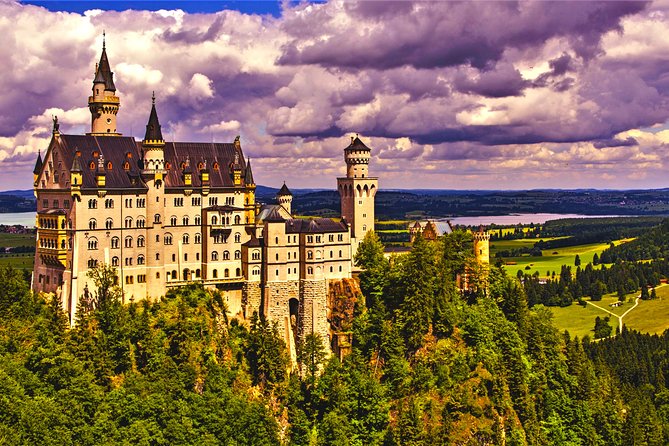 Neuschwanstein and Hohenschwangau Plus Oberammergau Private Tour - A Day in the Charming Village of Oberammergau