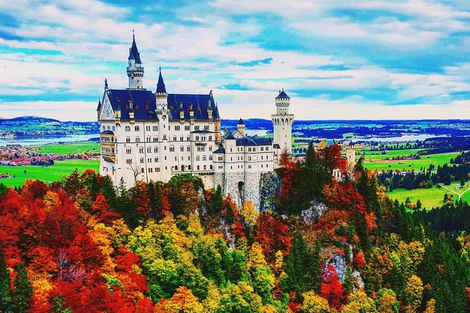 Neuschwanstein Castle Skip-the-Line Private Tour for Groups - Architecture and Backdrop of Neuschwanstein Castle