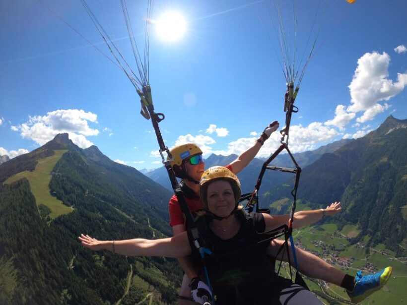 Neustift im Stubaital: Panoramic Tandem Paragliding Flight - An Honest Look at the Paragliding Experience