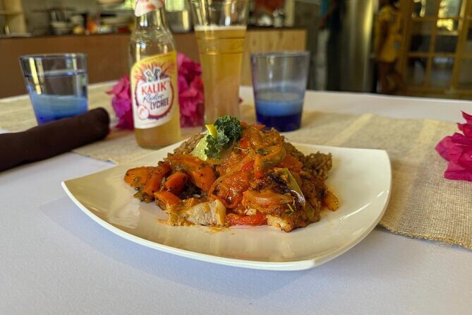 NEW! Authentic Bahamian Cooking and Cocktails with Transfers - Enjoying the Meal