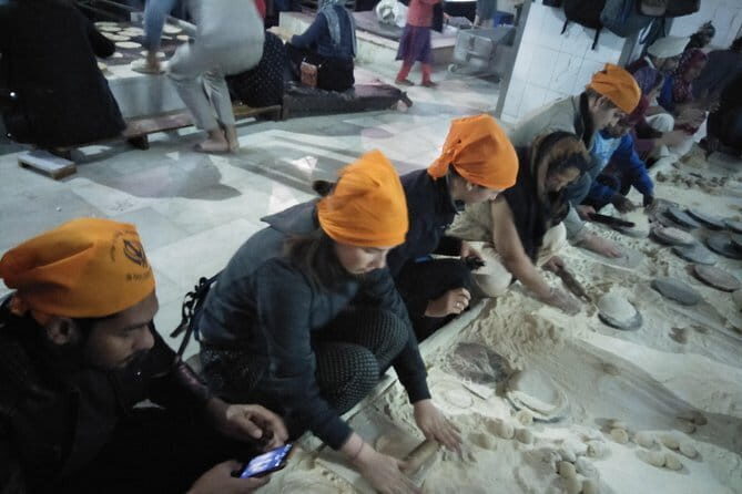 New Delhi and Old Delhi Sightseeing Tour - An Overview of the Tour Experience