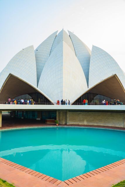 New Delhi: Lotus Temple Private Tour with Skip-the-Line - A Closer Look at the Lotus Temple Experience