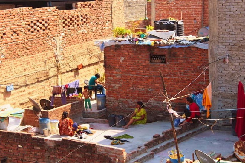 New Delhi: Sanjay Colony Slum Tour with Local Guide - Engaging Introduction