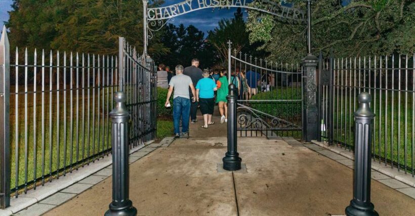 New Orleans: Dead of Night Ghosts and Cemetery Bus Tour - The Itinerary: What to Expect