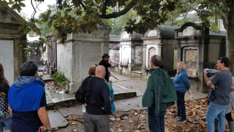 New Orleans: Garden District Tour - Exploring the New Orleans Garden District: A Walk Through Southern Elegance