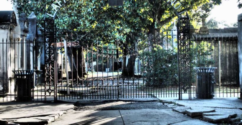 New Orleans: Garden District Tour - Lafayette Cemetery #1 and Burial Customs